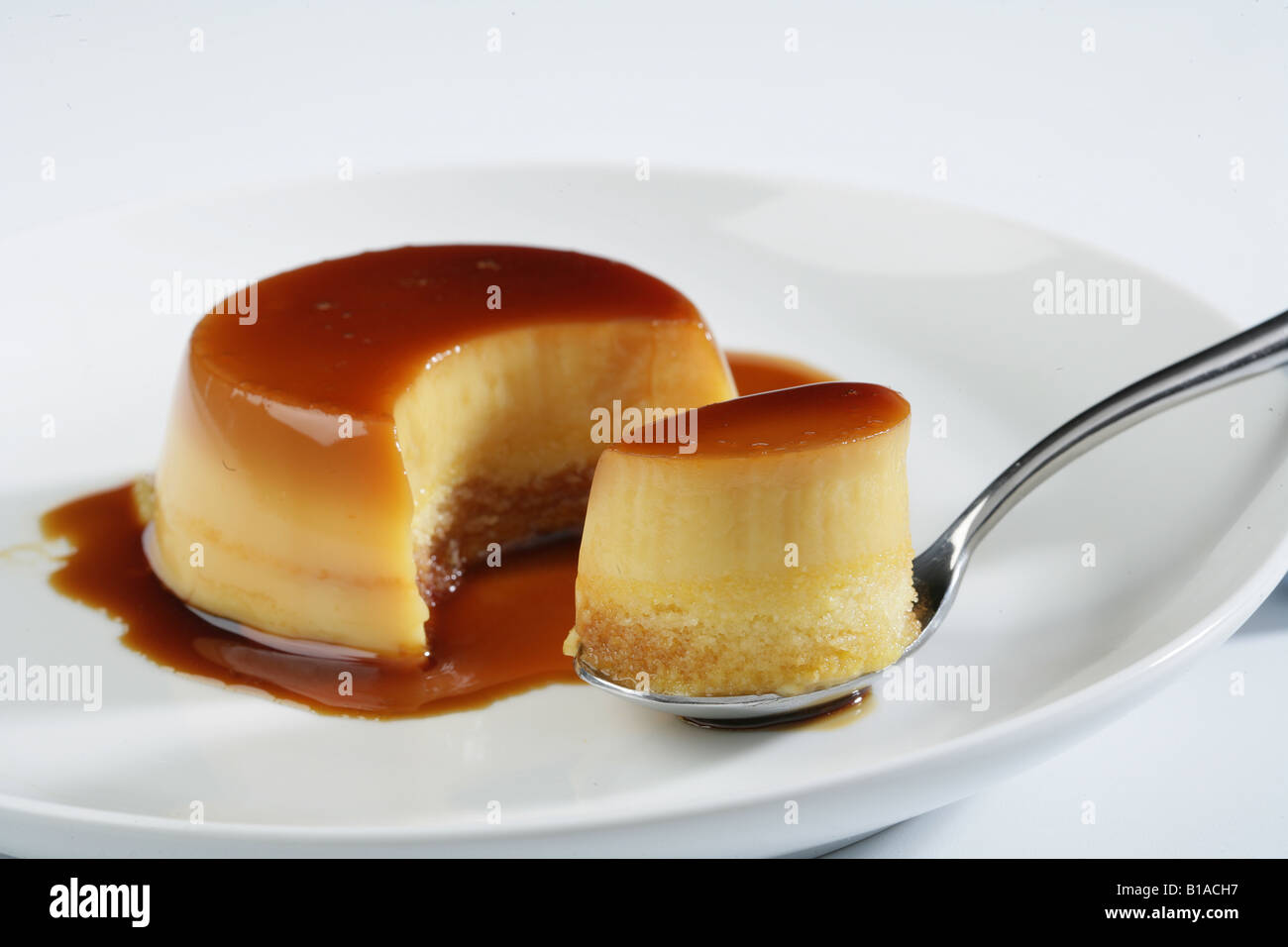Egg flan cakes hi-res stock photography and images - Alamy