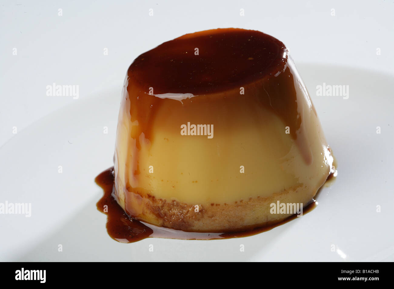 Egg flan and sponge cake with honey Stock Photo - Alamy