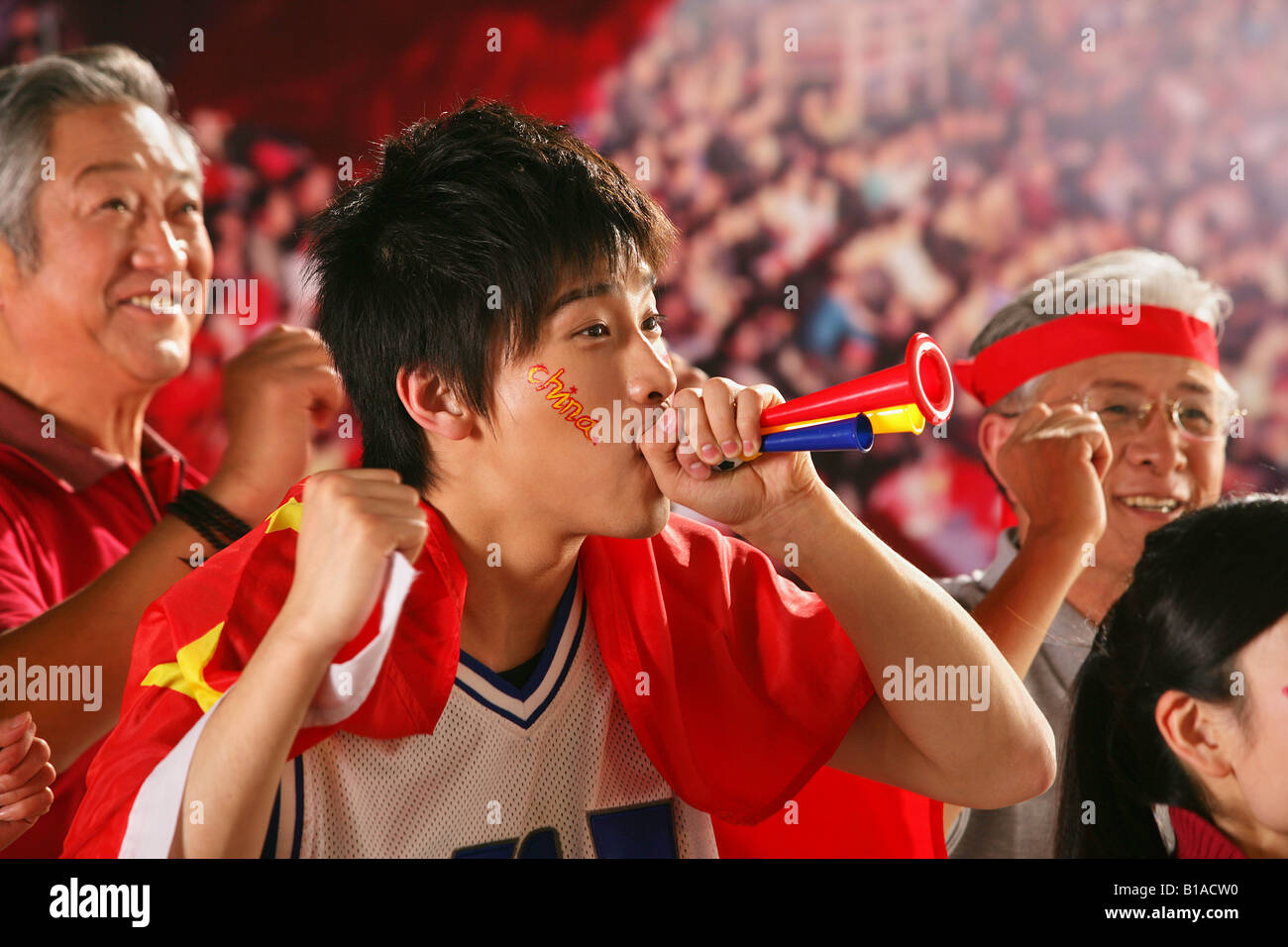 crowd cheering in stadium Stock Photo - Alamy