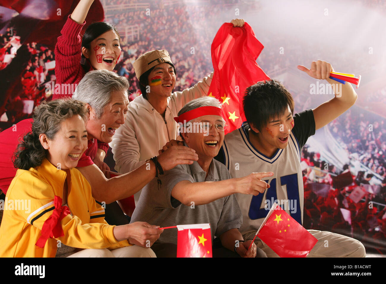 crowd cheering in stadium Stock Photo - Alamy