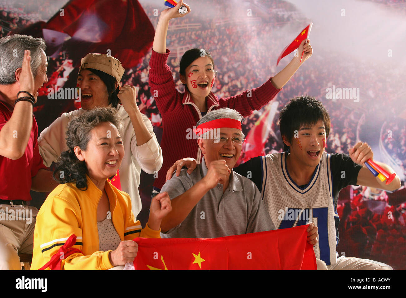 crowd cheering in stadium Stock Photo - Alamy