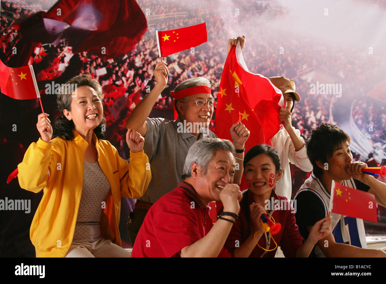 crowd cheering in stadium Stock Photo - Alamy