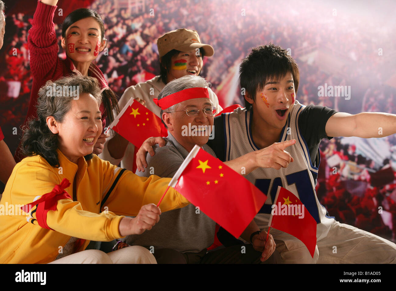 crowd cheering in stadium Stock Photo - Alamy