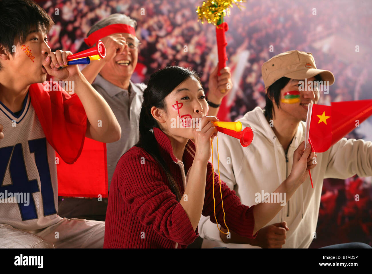 crowd cheering in stadium Stock Photo - Alamy