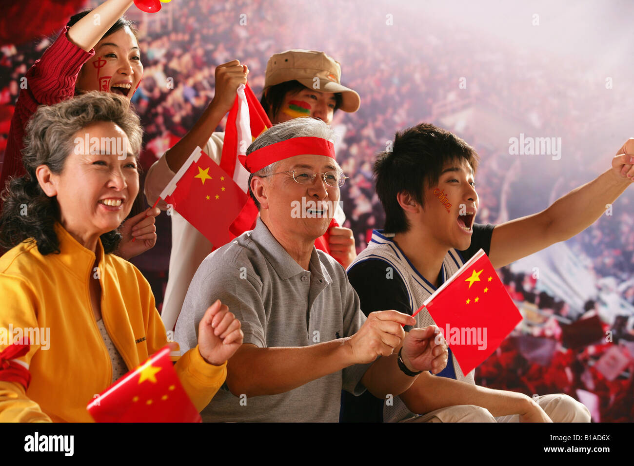 crowd cheering in stadium Stock Photo - Alamy