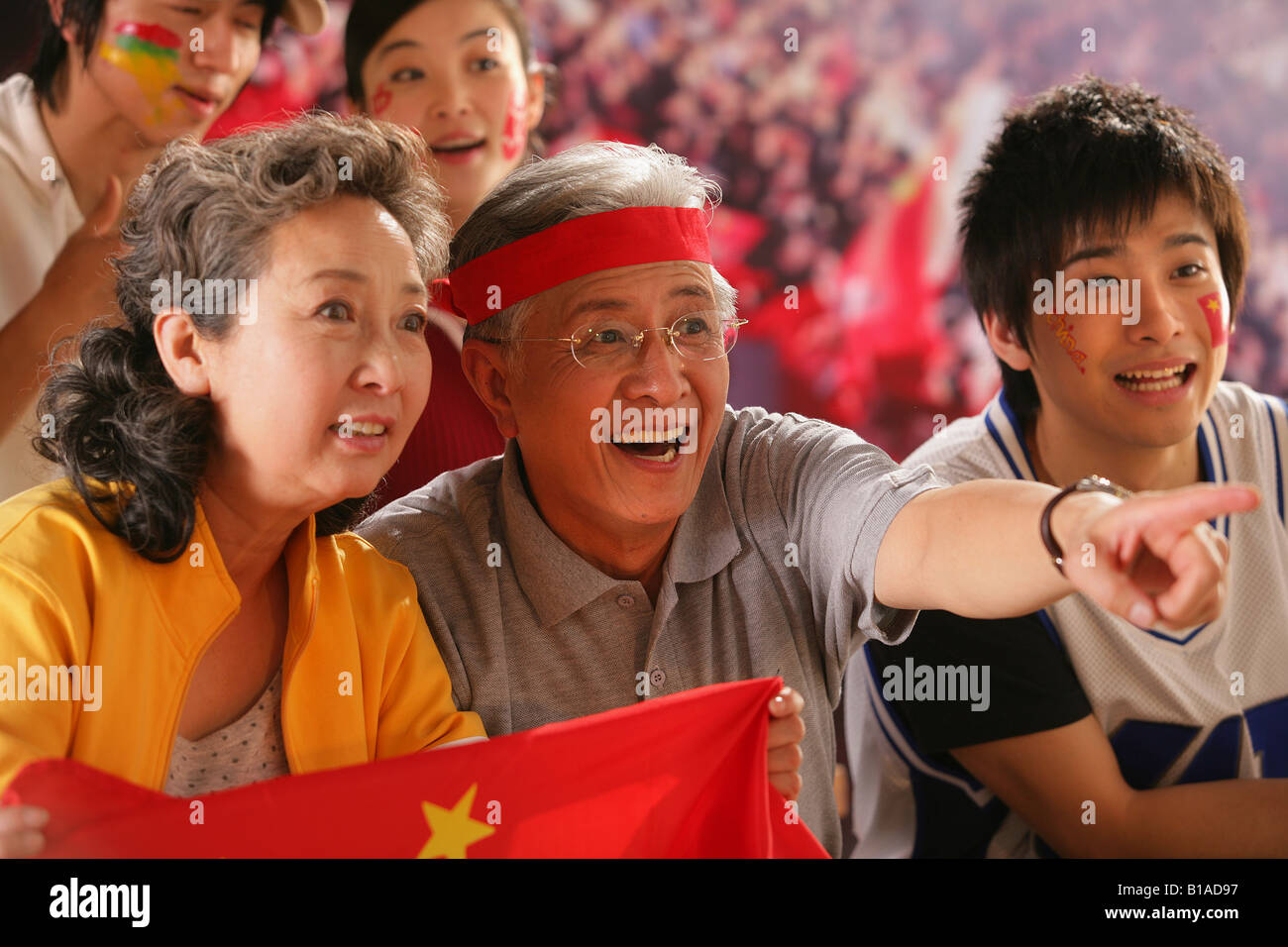 crowd cheering in stadium Stock Photo - Alamy