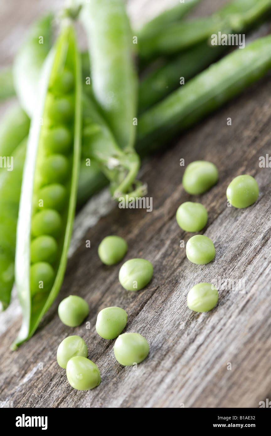 Fresh podded peas (vertical Stock Photo - Alamy
