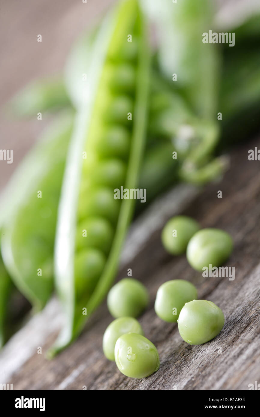 Fresh podded peas (vertical Stock Photo - Alamy