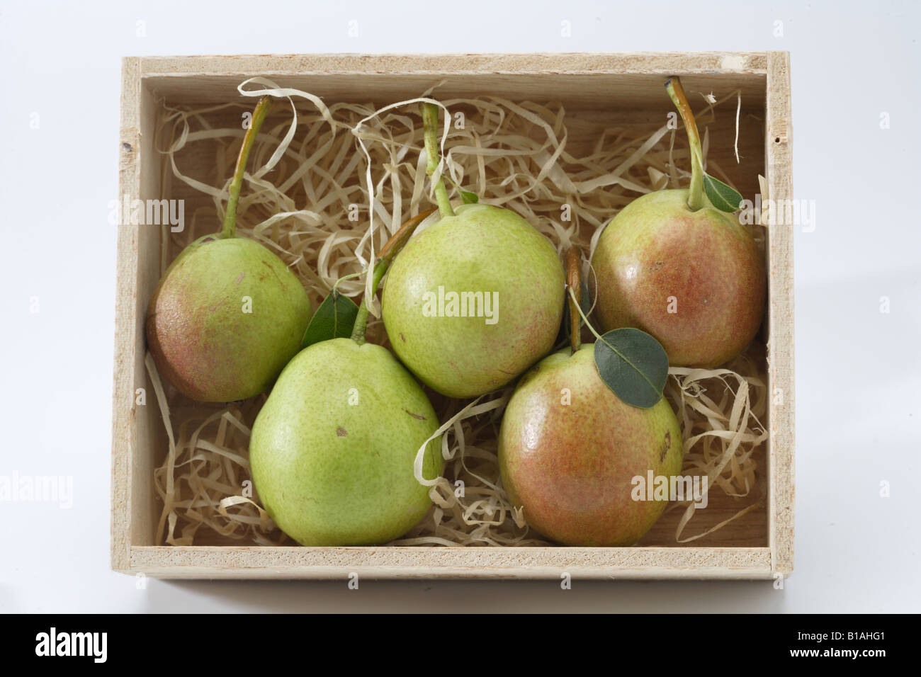 Assortment of pears in a wooden box Stock Photo - Alamy