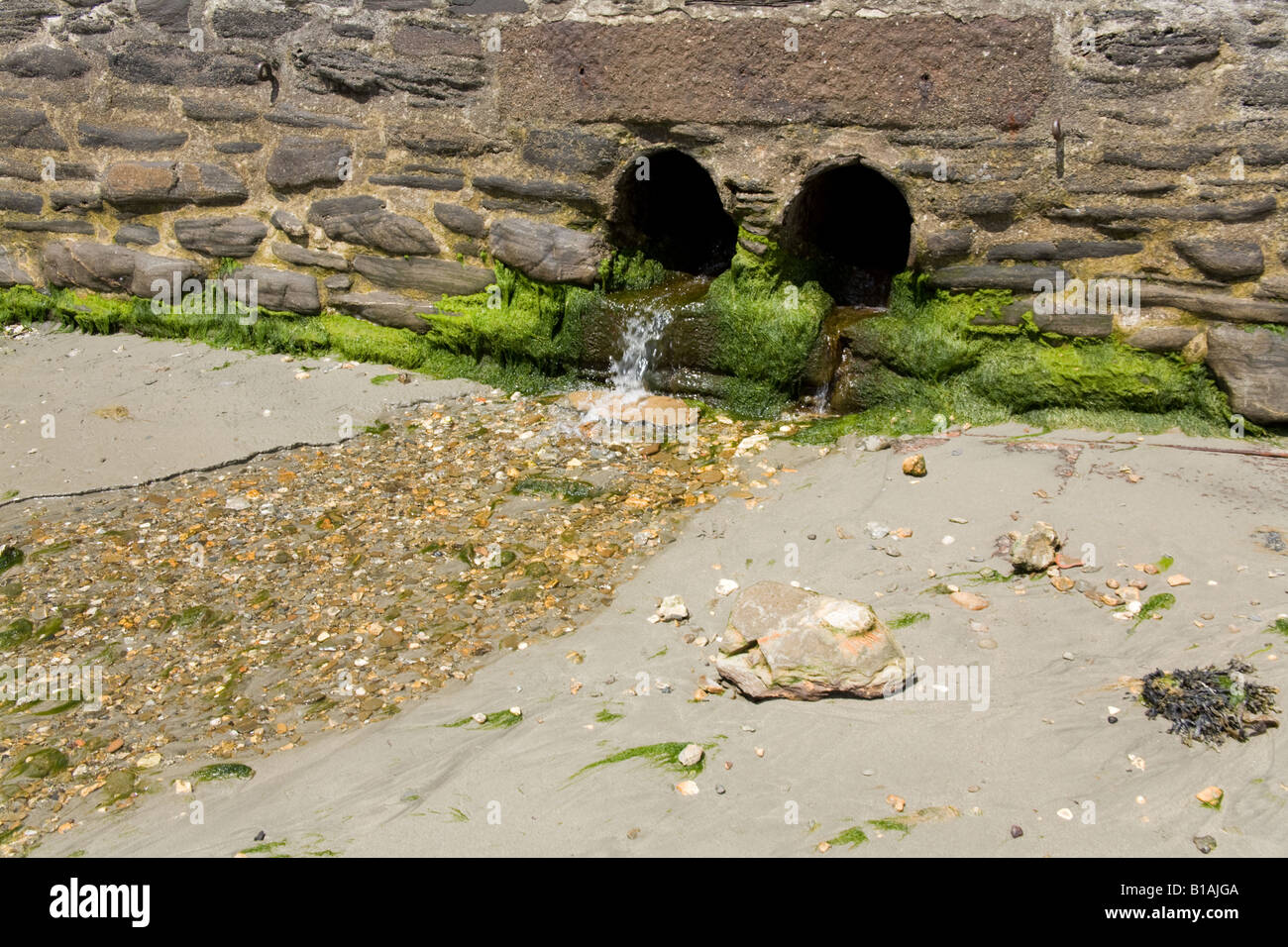 Beach pollution cornwall hi-res stock photography and images - Alamy