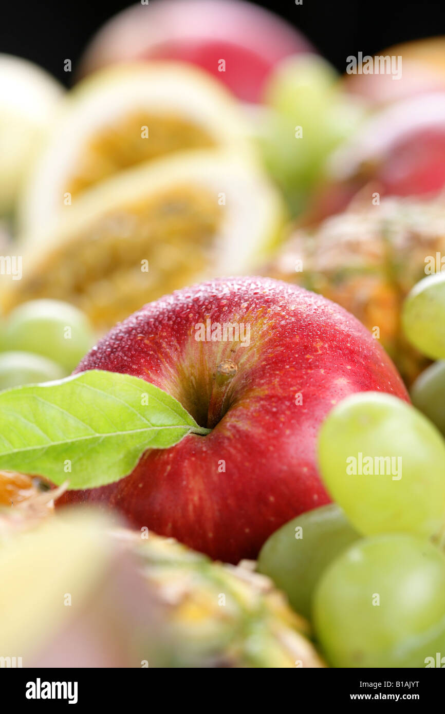 Red apples with leaves hi-res stock photography and images - Alamy