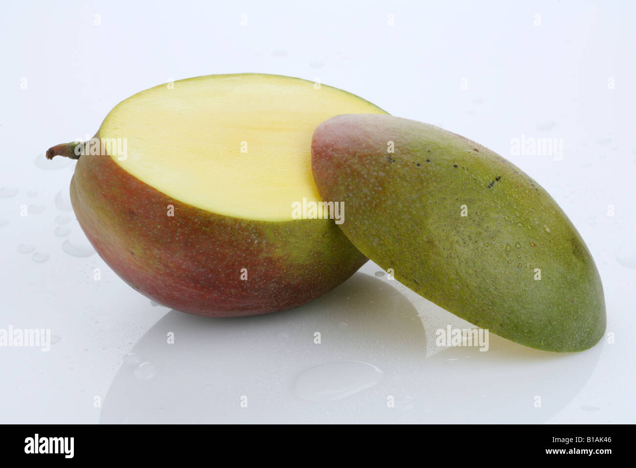 Cut out mango Stock Photo - Alamy