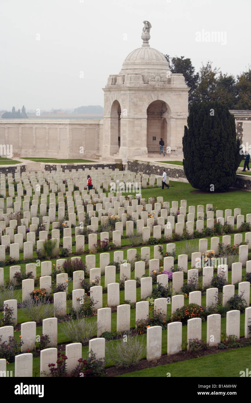 Cemetery ypres hi-res stock photography and images - Alamy