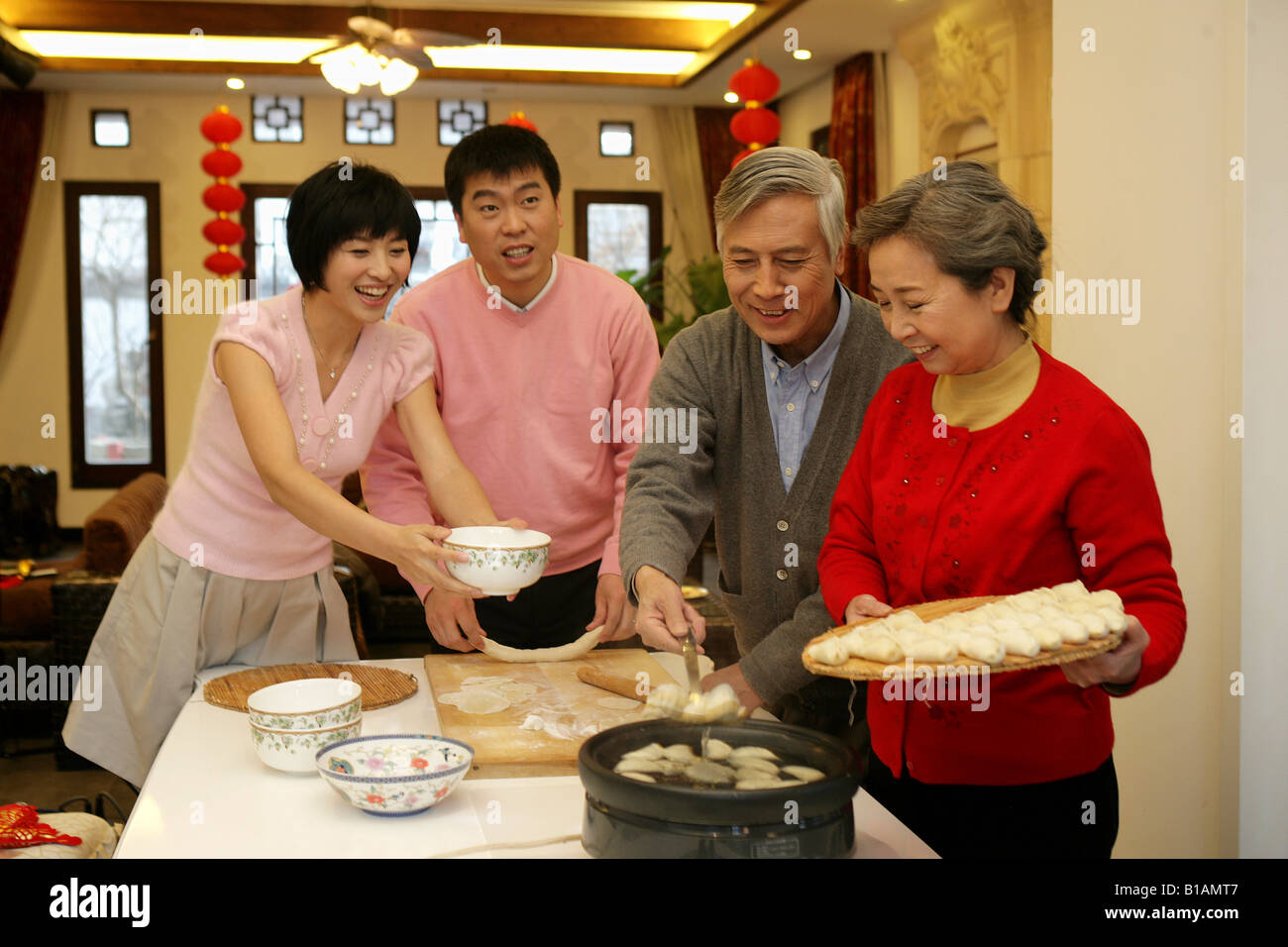 Chinese family making Chinese dumpling on New Year's Eve Stock Photo ...