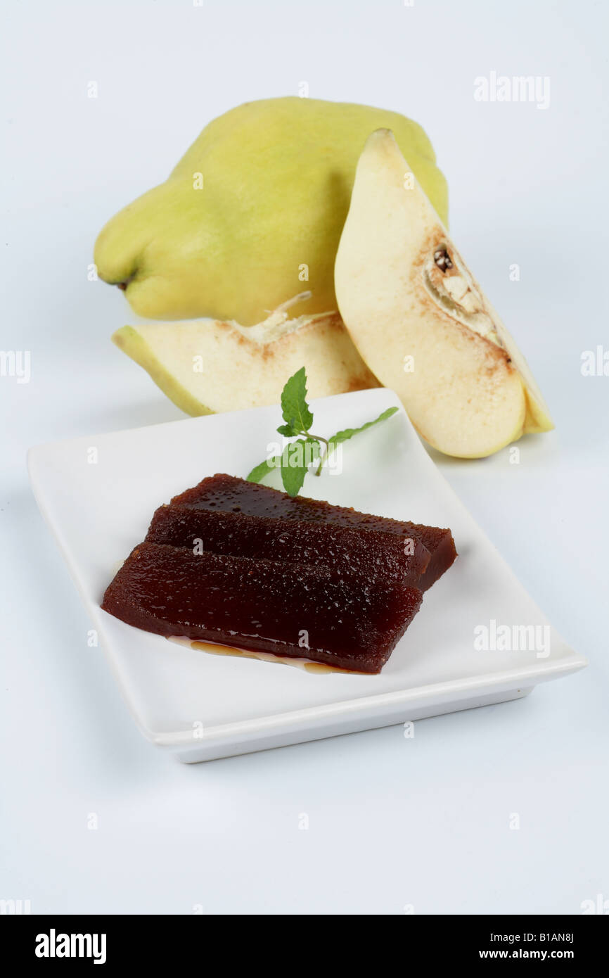 Fresh quinces and quince jelly Stock Photo - Alamy