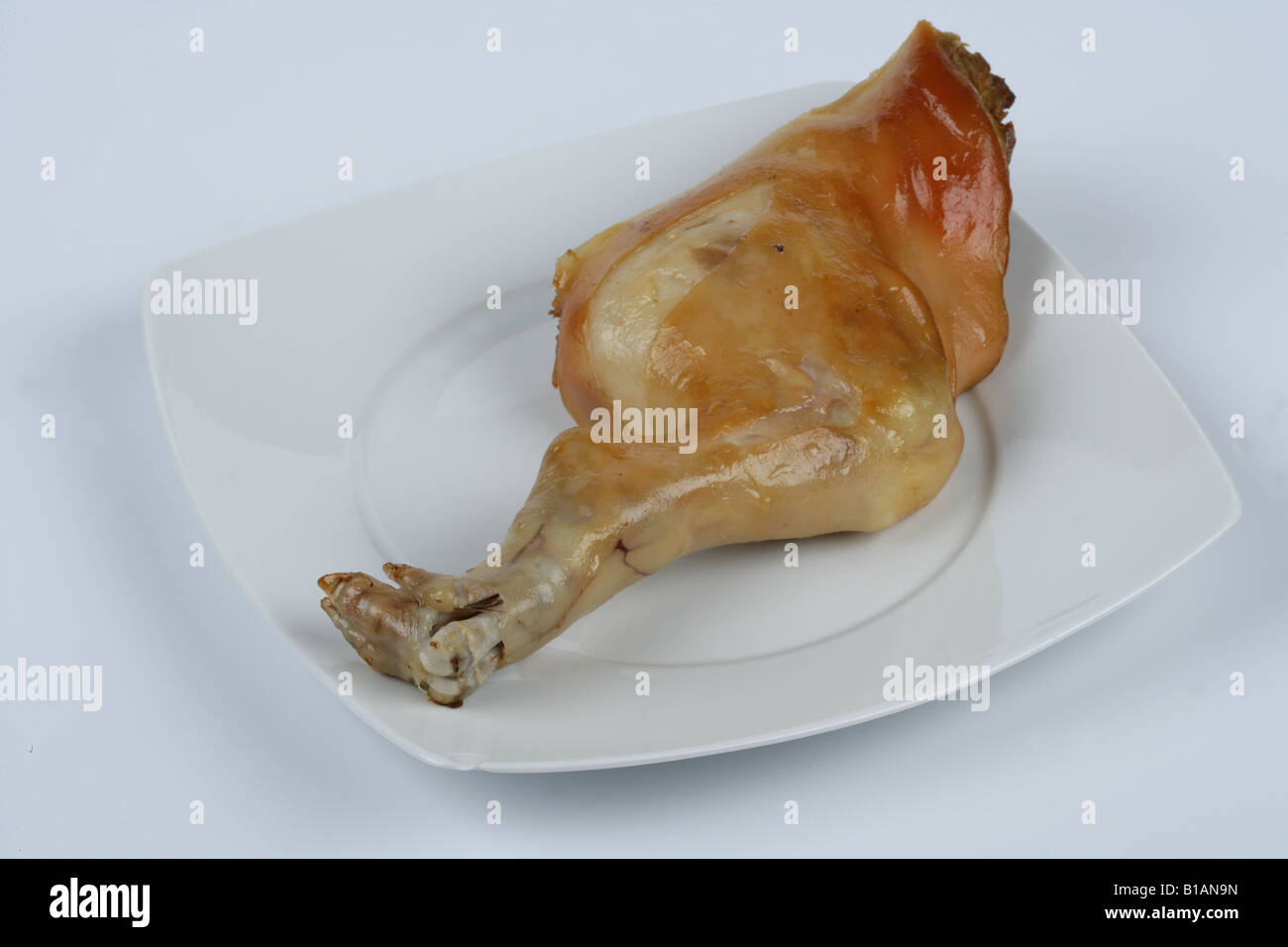 Roast suckling pig leg Stock Photo - Alamy