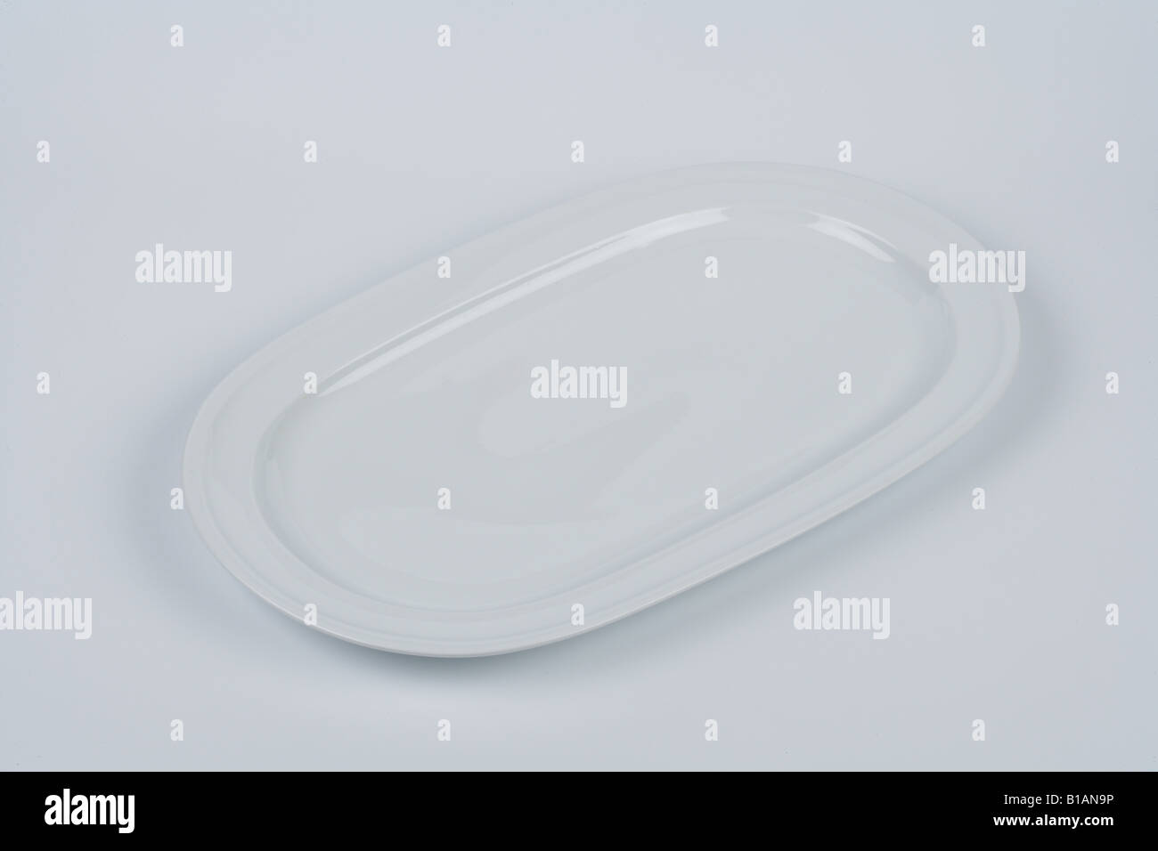 White porcelain service hi-res stock photography and images - Alamy