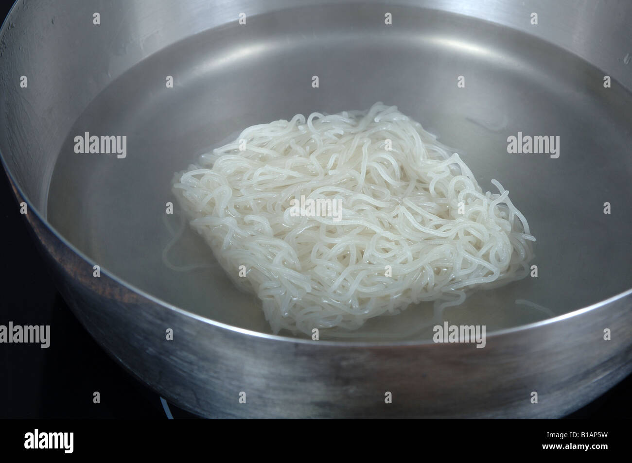 Soaking noodles hi-res stock photography and images - Alamy