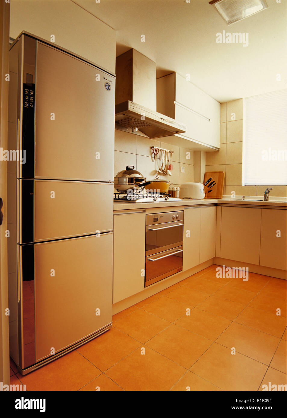 View of clean bright kitchen Stock Photo - Alamy