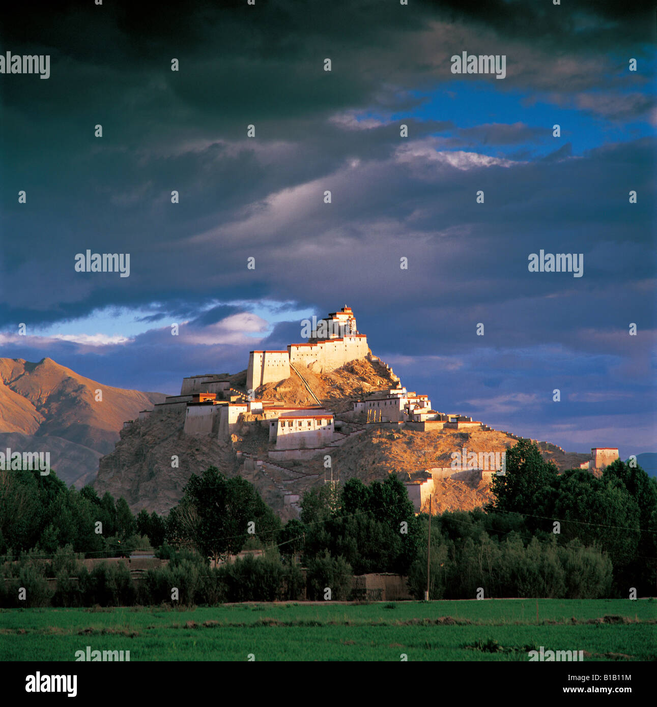 Ancient castle at jiangzi hi-res stock photography and images - Alamy