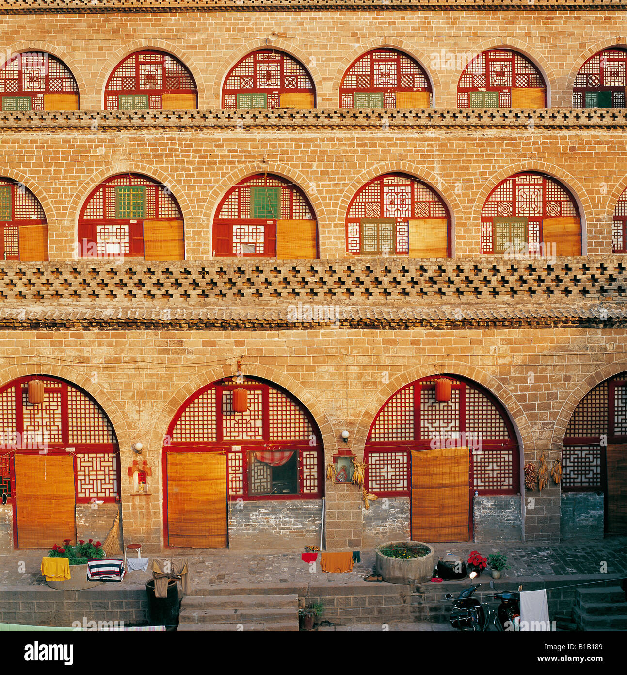 Civilian houses hi-res stock photography and images - Alamy