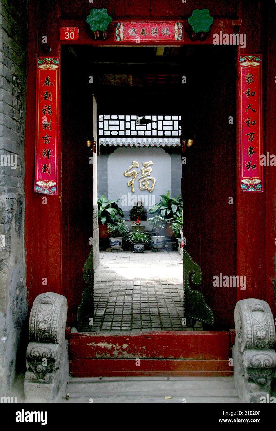 Chinese traditional door Stock Photo - Alamy