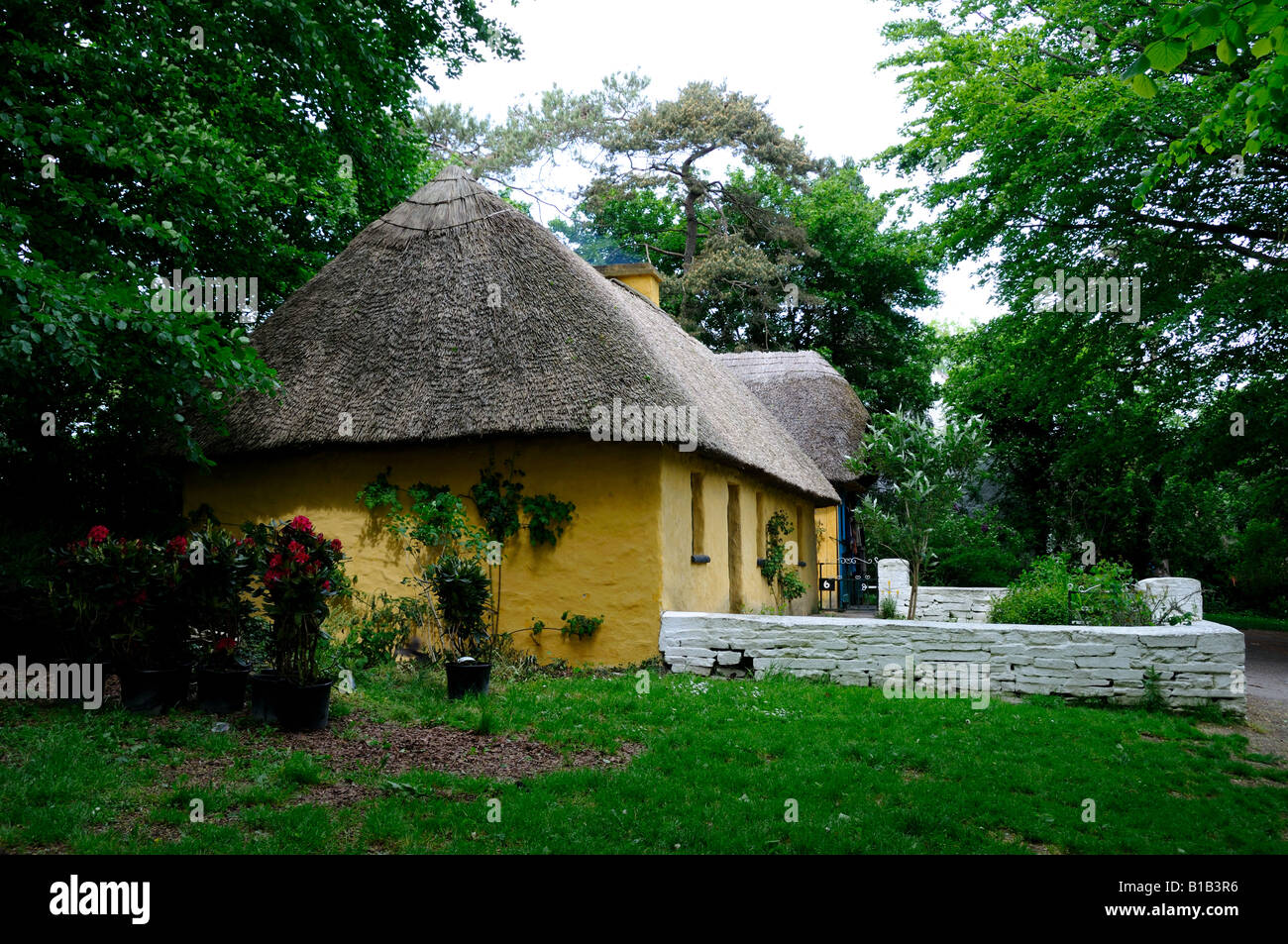Irish traditional house hi-res stock photography and images - Alamy