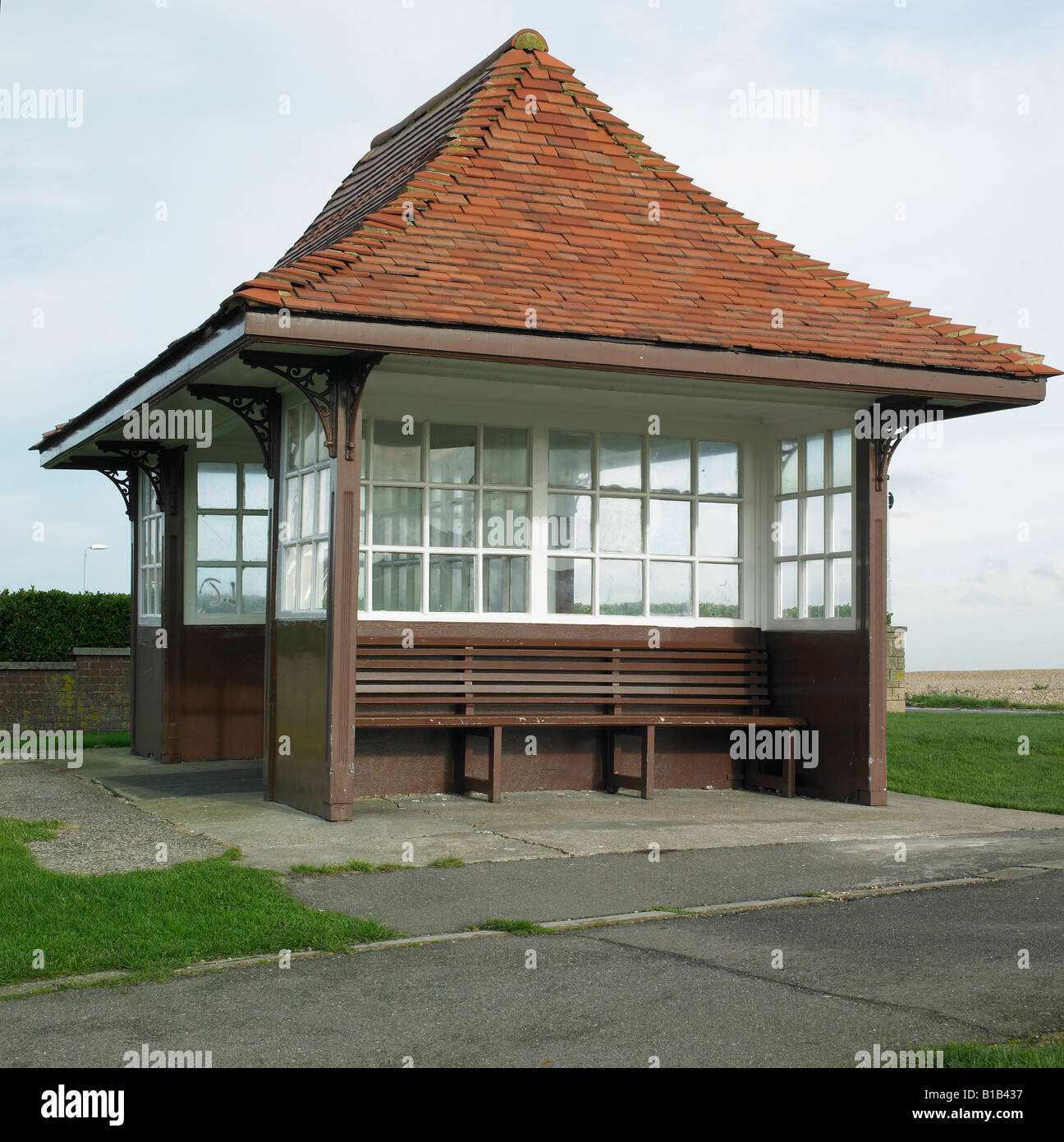 Deal beach shelter hi-res stock photography and images - Alamy