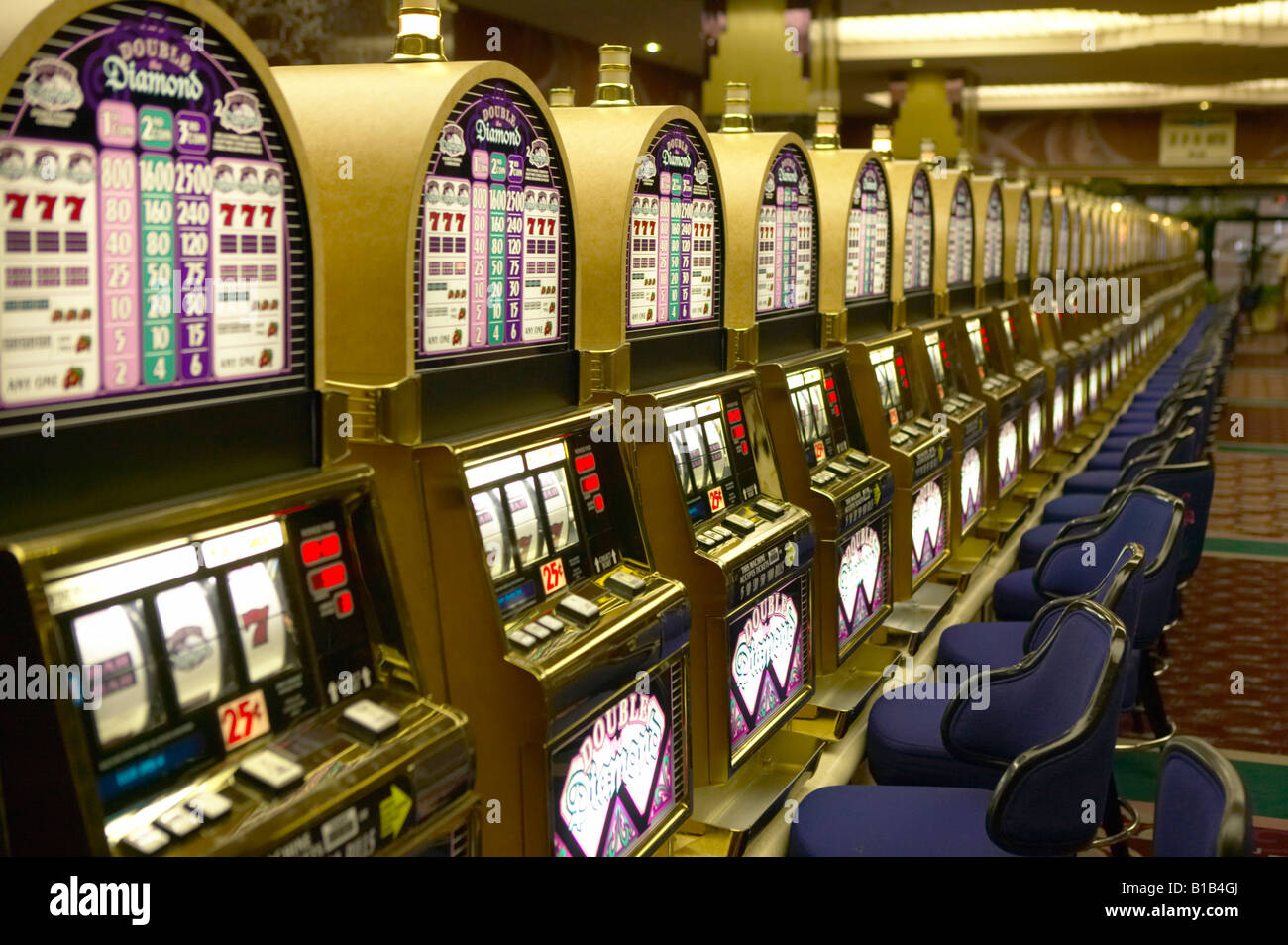 Large arcade machine hi-res stock photography and images - Alamy