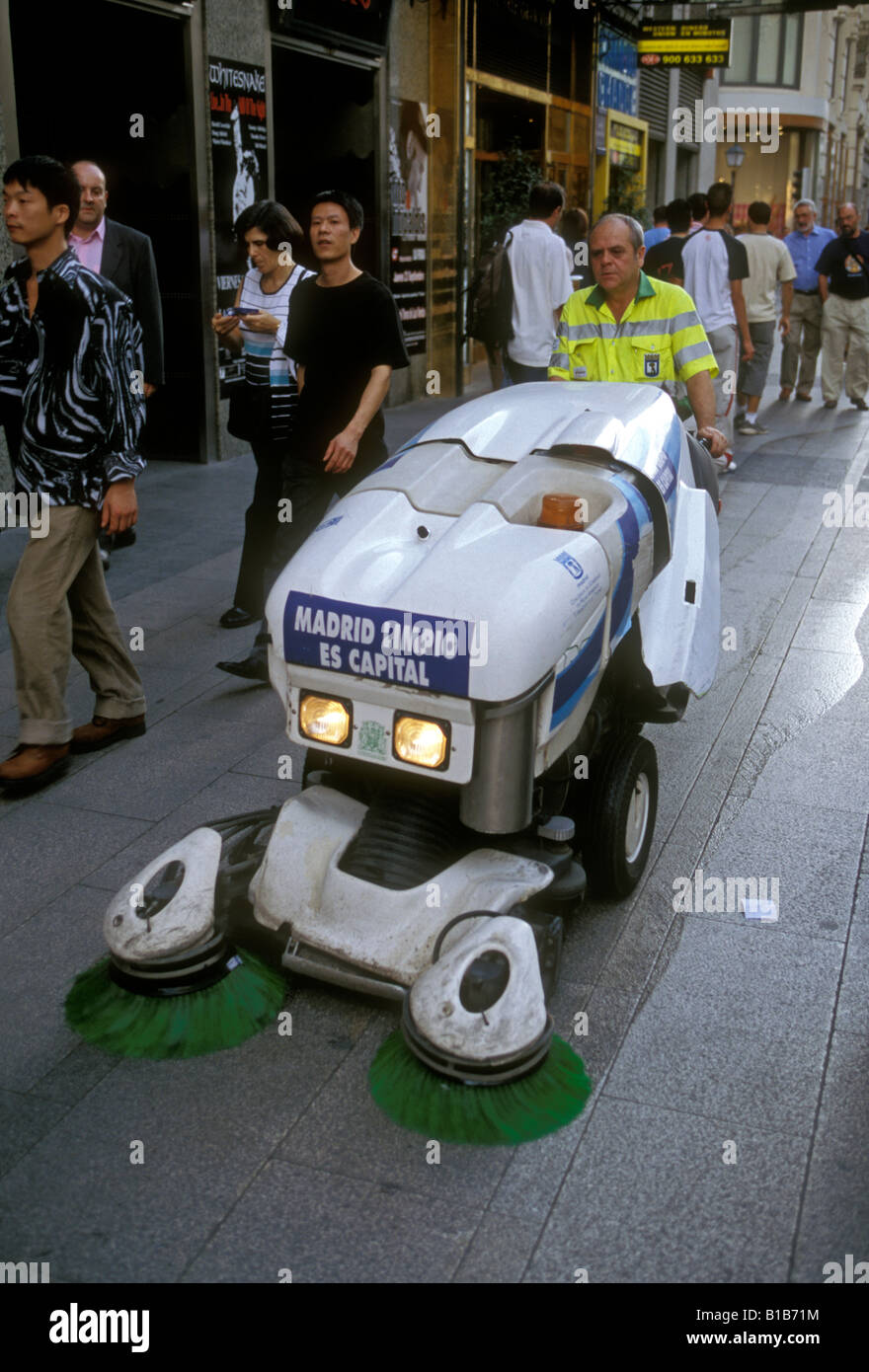 Street sweeper madrid hi-res stock photography and images - Alamy