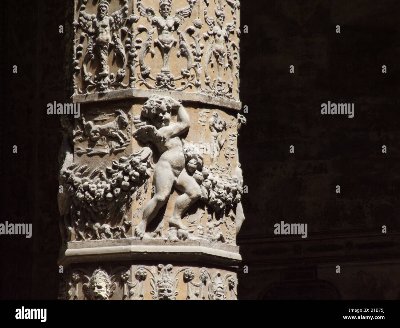 column inside palazzo vecchio florence italy Stock Photo - Alamy