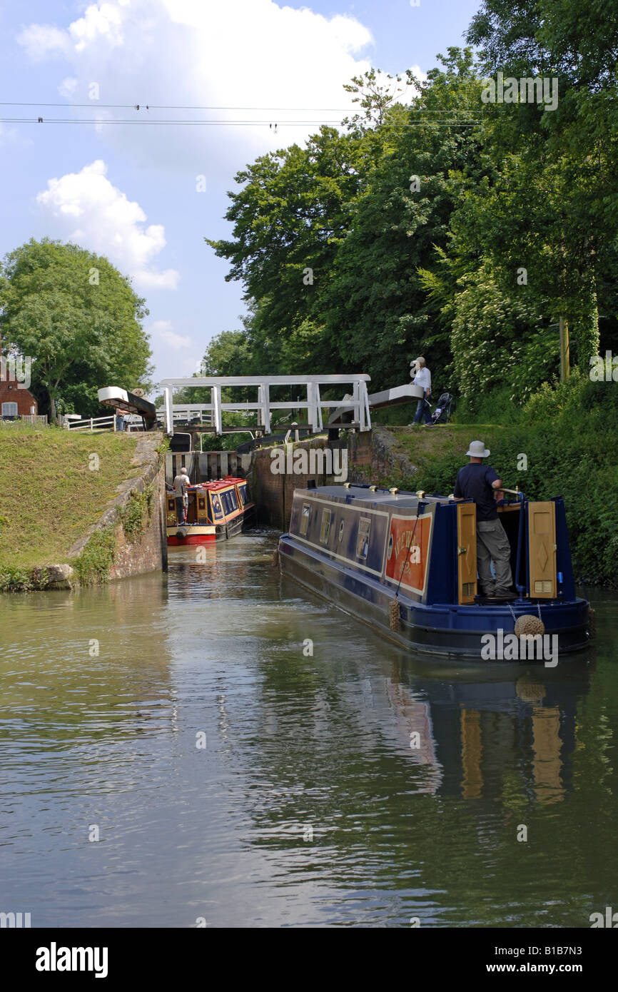 Narrowboats on the kennet Avon canal at Devizes in Wiltshire Stock ...