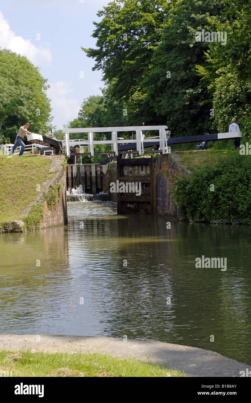 Canal lock on the kennet Avon canal at Devizes in Wiltshire Stock Photo ...