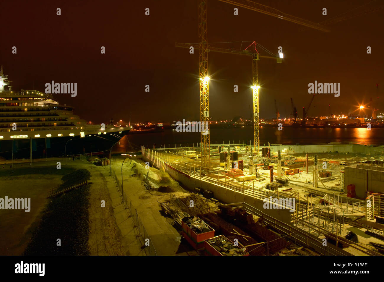 Germany, Hamburg State, Queen Mary at Hamburg Harbour Stock Photo - Alamy