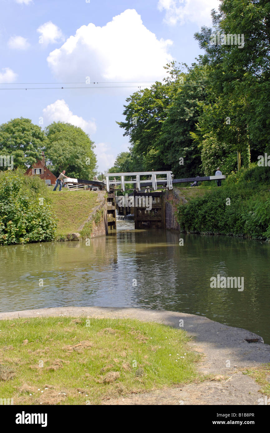 Canal lock on the kennet Avon canal at Devizes in Wiltshire Stock Photo ...