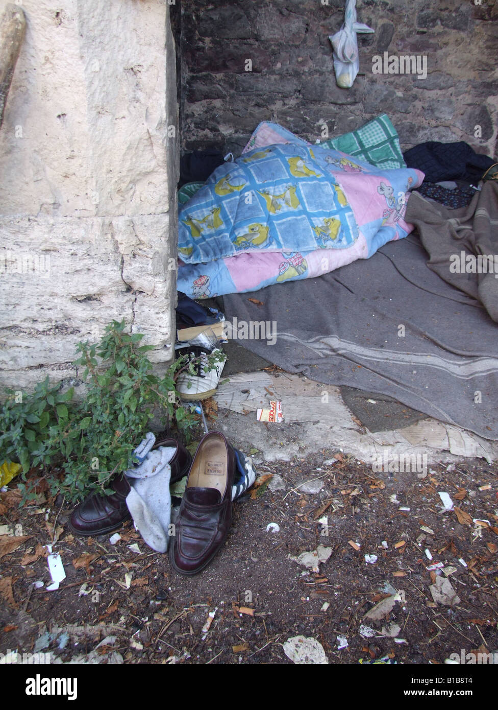 bed of homeless man person under bridge Stock Photo - Alamy