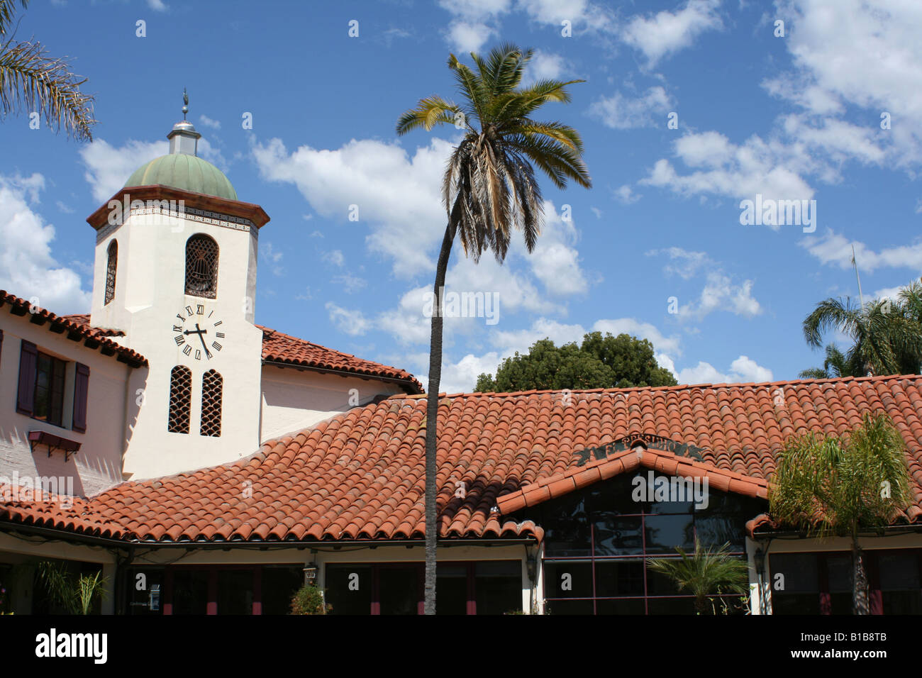 Santa barbara california red roof hi-res stock photography and images ...