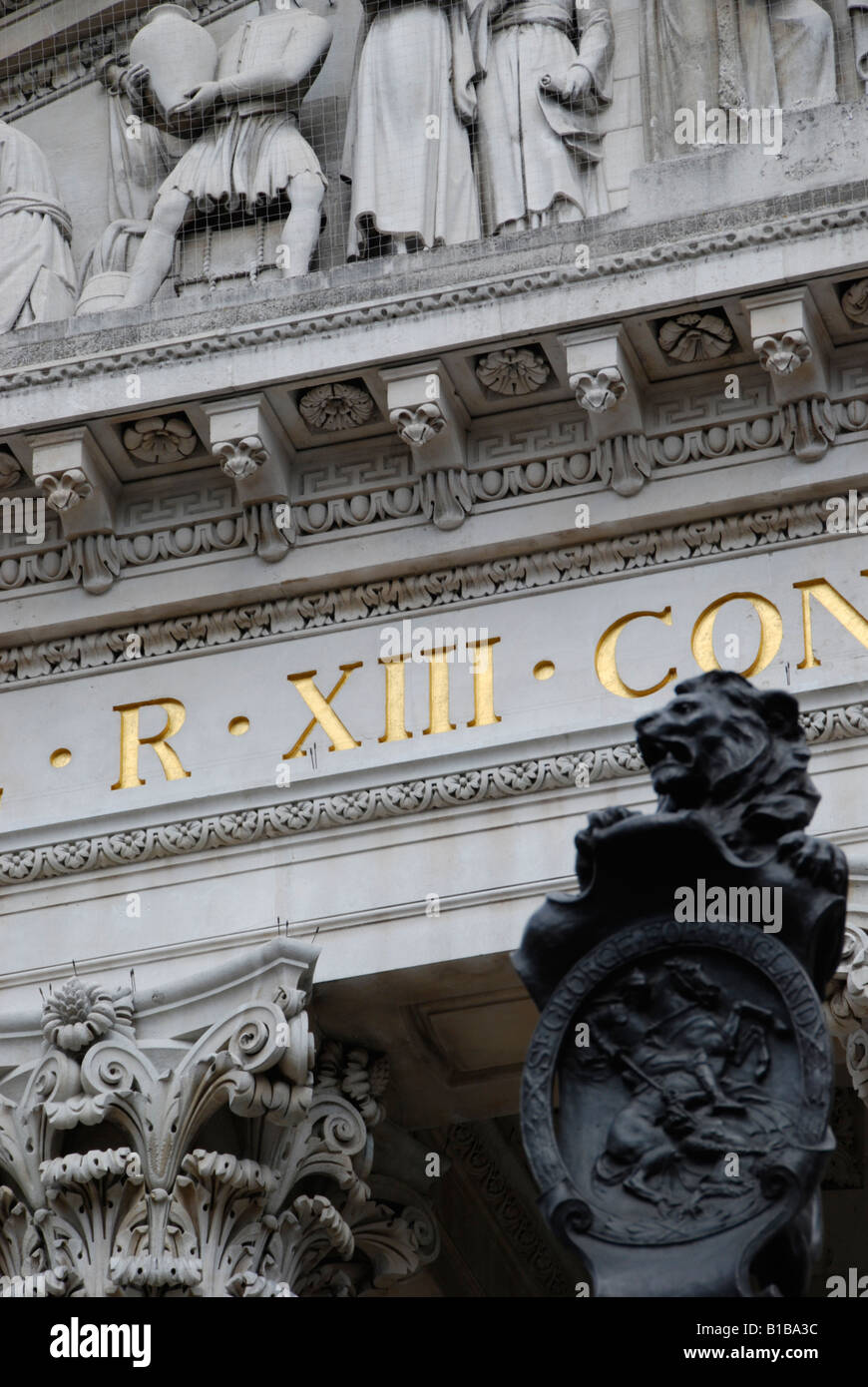 Royal exchange exterior hi-res stock photography and images - Alamy