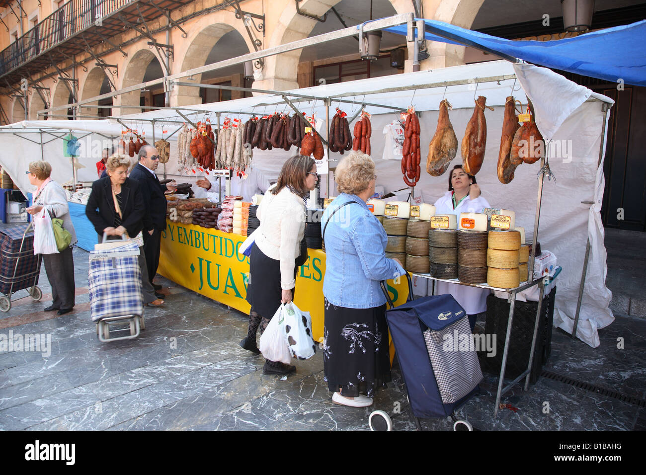 Leon Market in the Plaza Mayor Main Square, Leon, Spain Stock Photo - Alamy