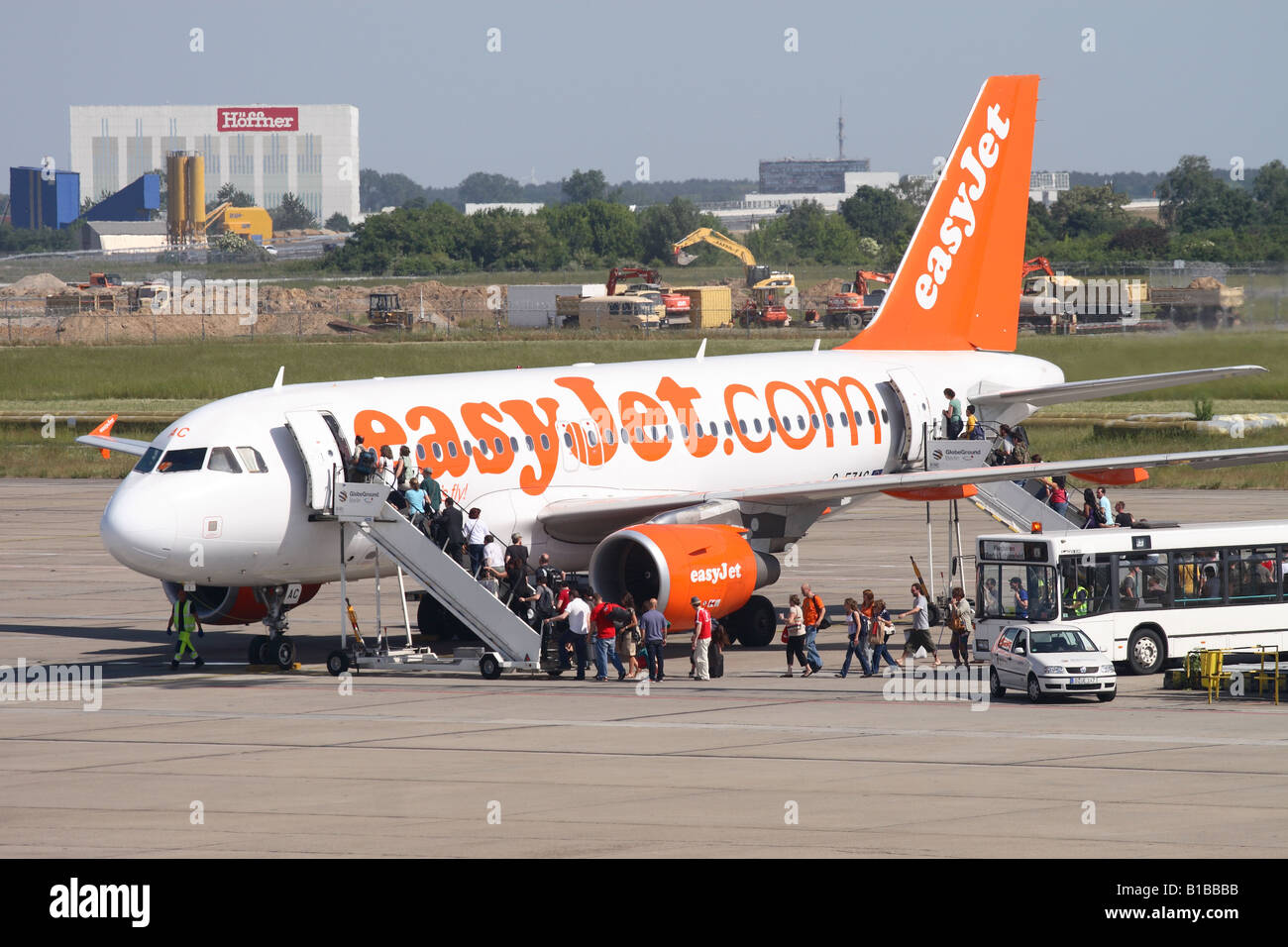 Easyjet Airbus A320 with passengers boarding up stairs at airport Stock ...