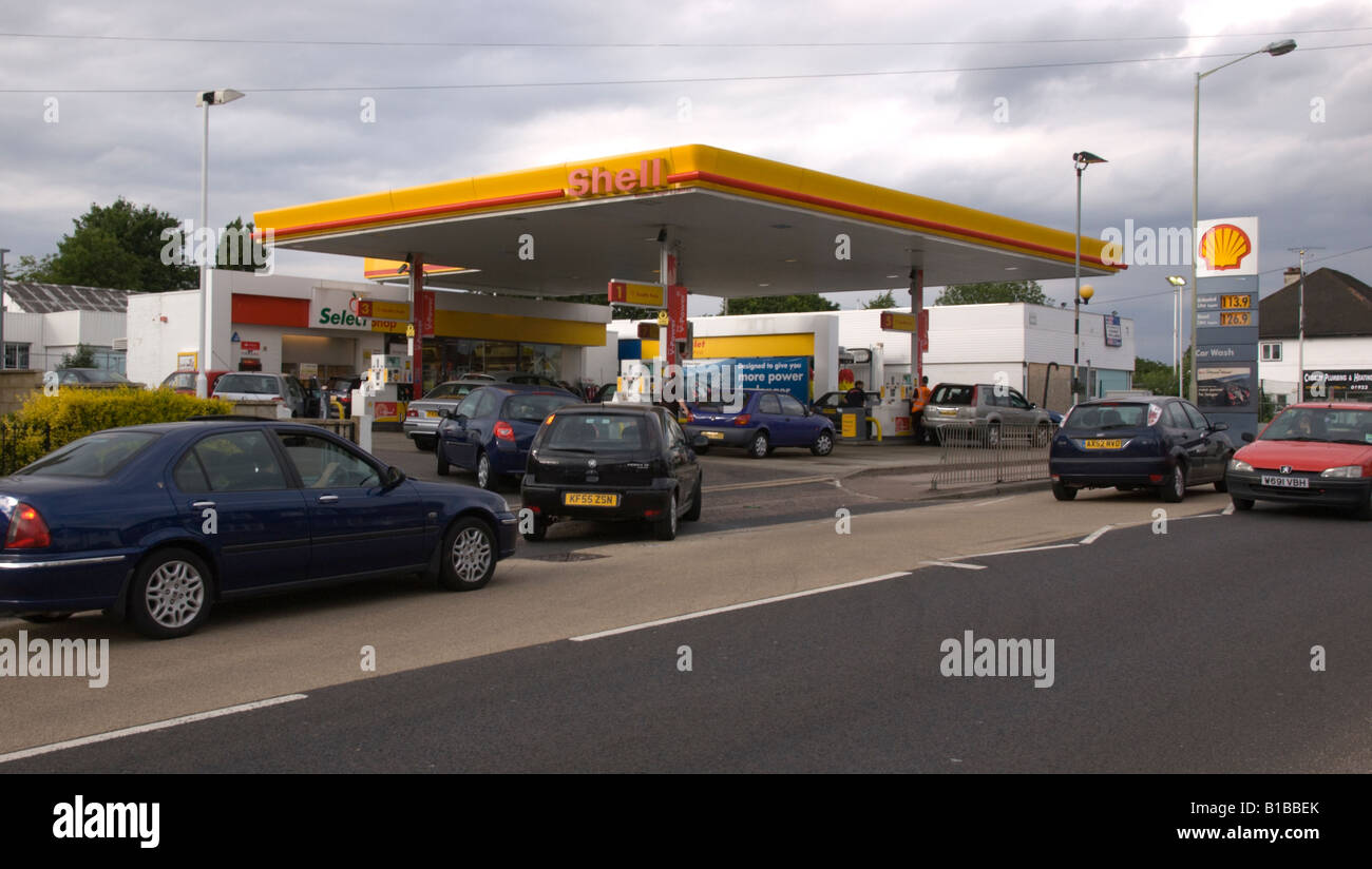 Shell Petrol Station Petrol Prices Stock Photos & Shell Petrol Station ...