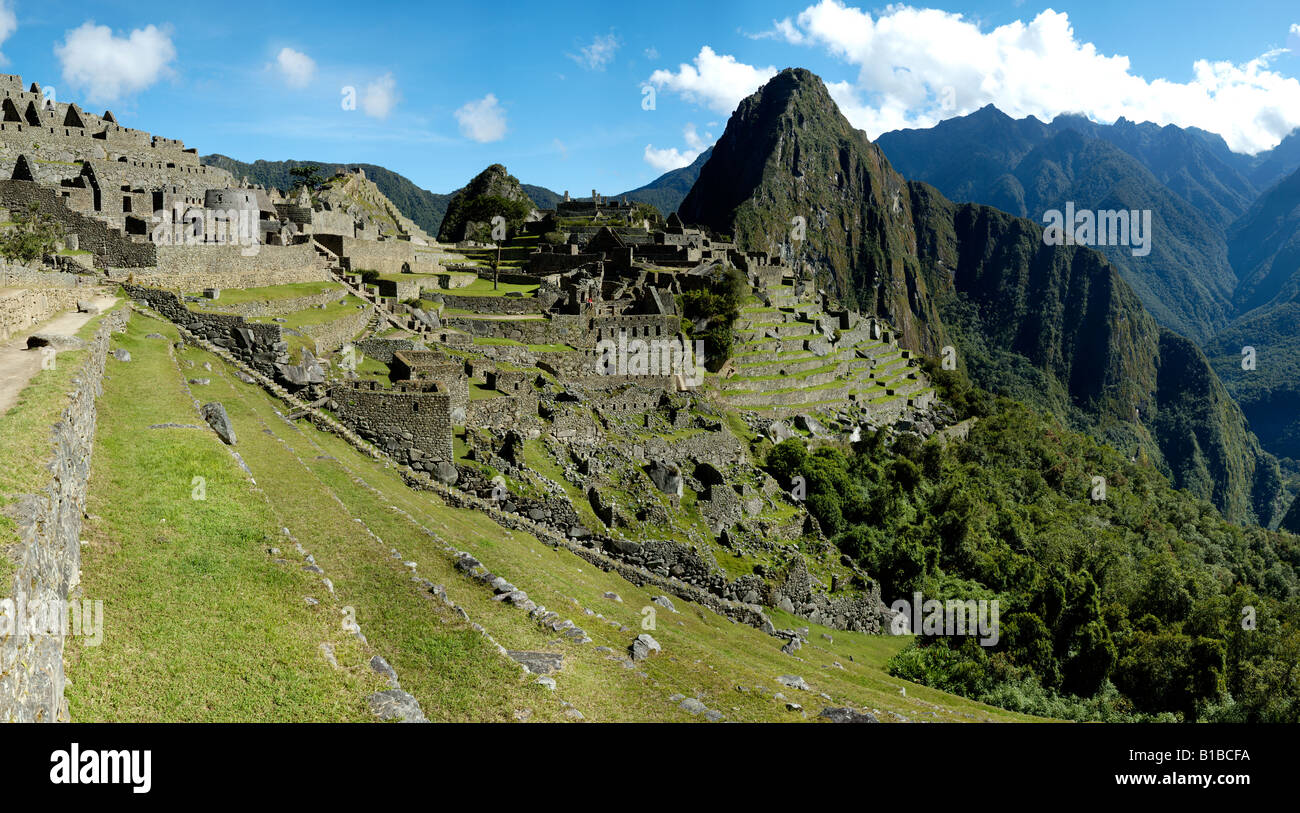 Panoramic view of Machu Picchu at sunrise Stock Photo - Alamy