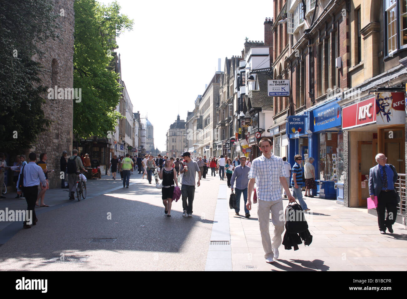 Busy high street uk shops hi-res stock photography and images - Alamy