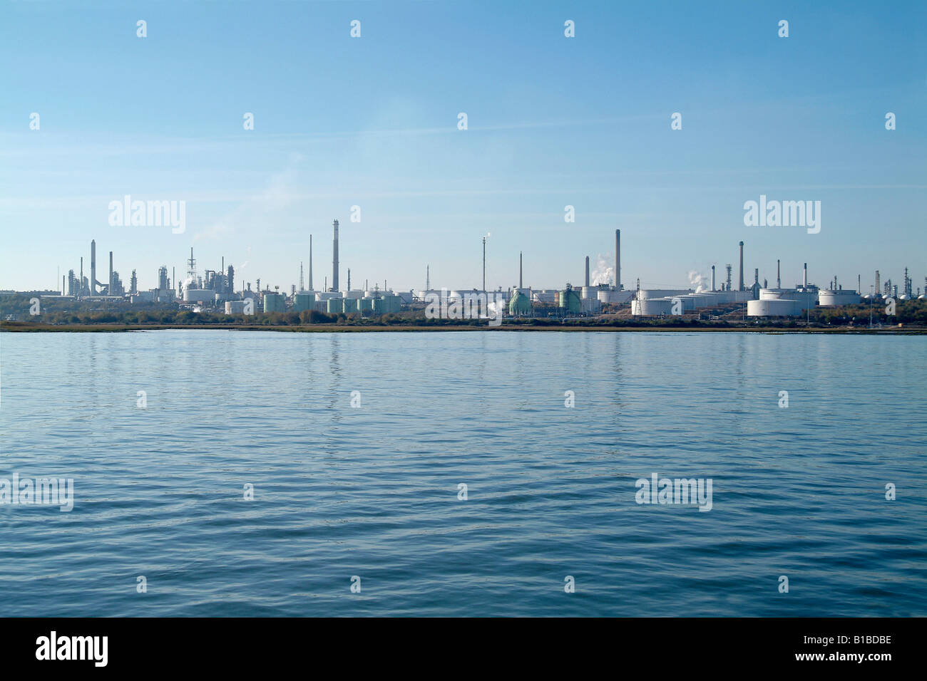 Fawley oil refinery on Southampton Water, Hampshire, England Stock ...