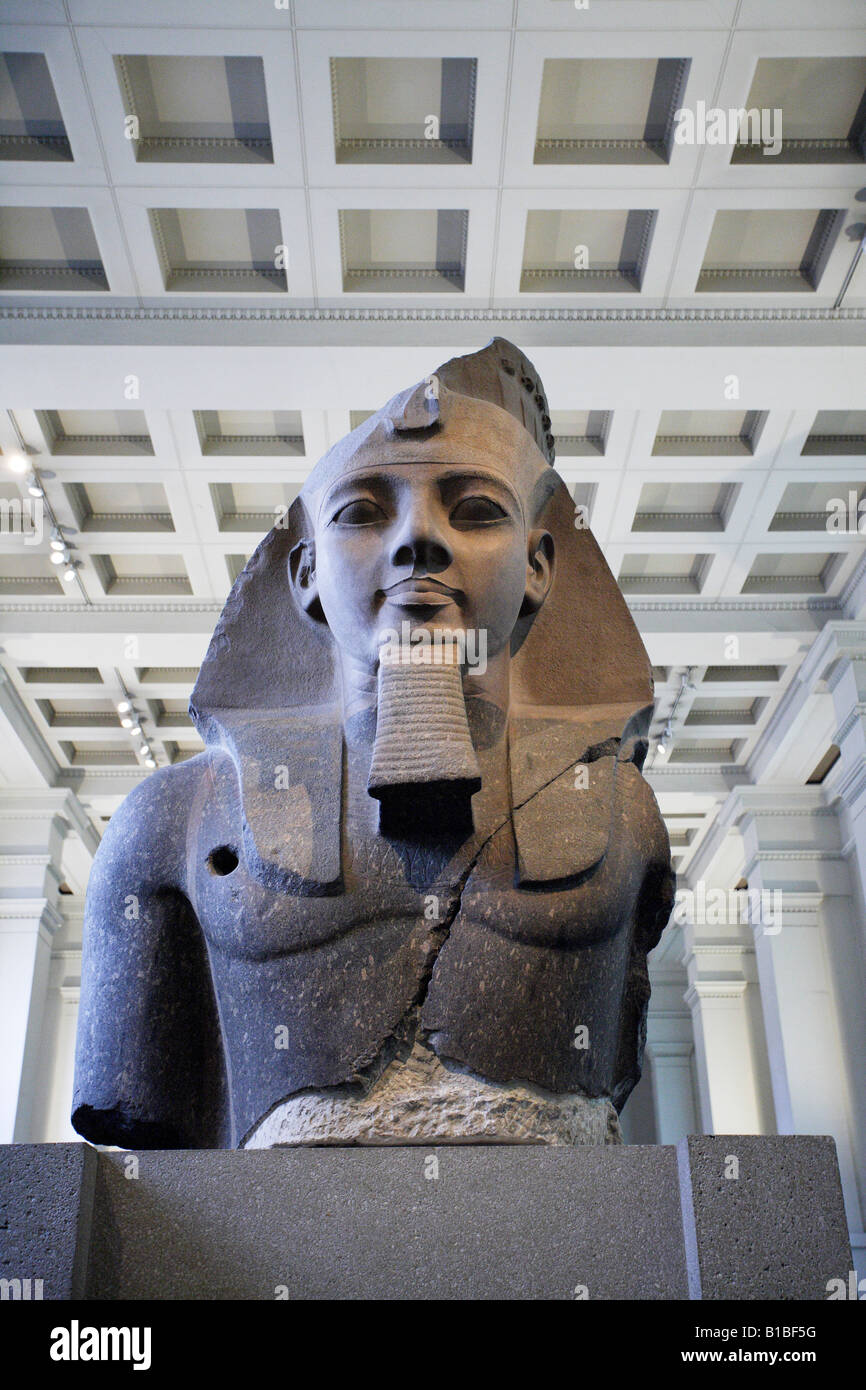 British museum Egyptian england London statues king Stock Photo - Alamy