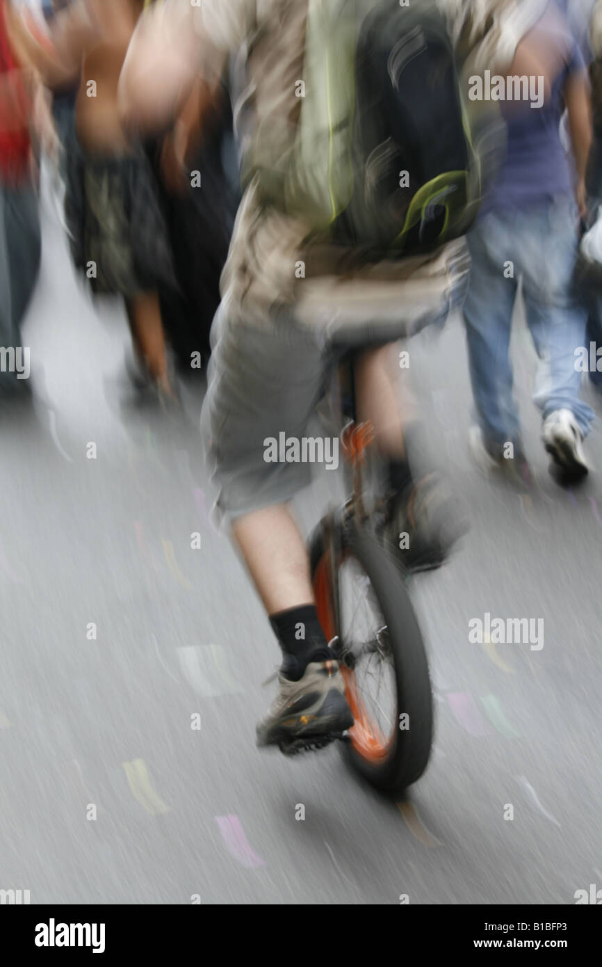 Unicycle rider hi-res stock photography and images - Alamy