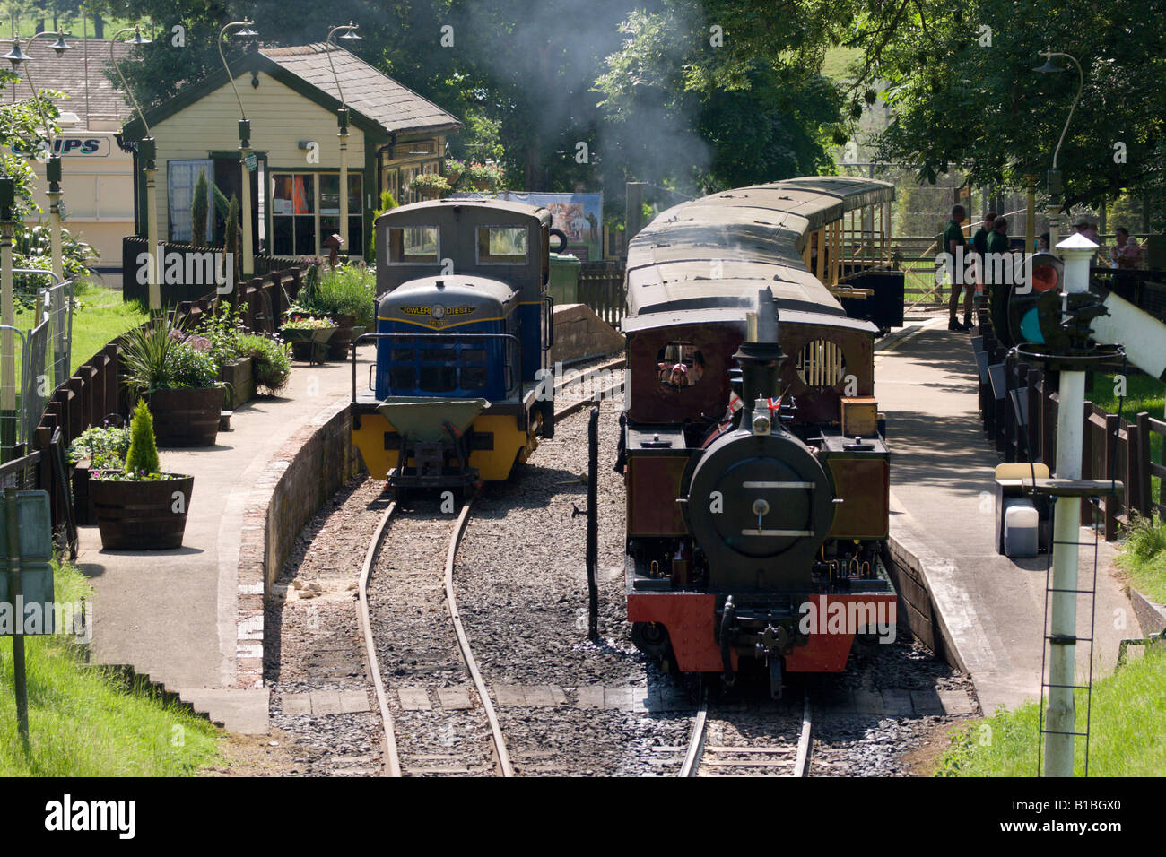 Steam train at whipsnade zoo hi-res stock photography and images - Alamy