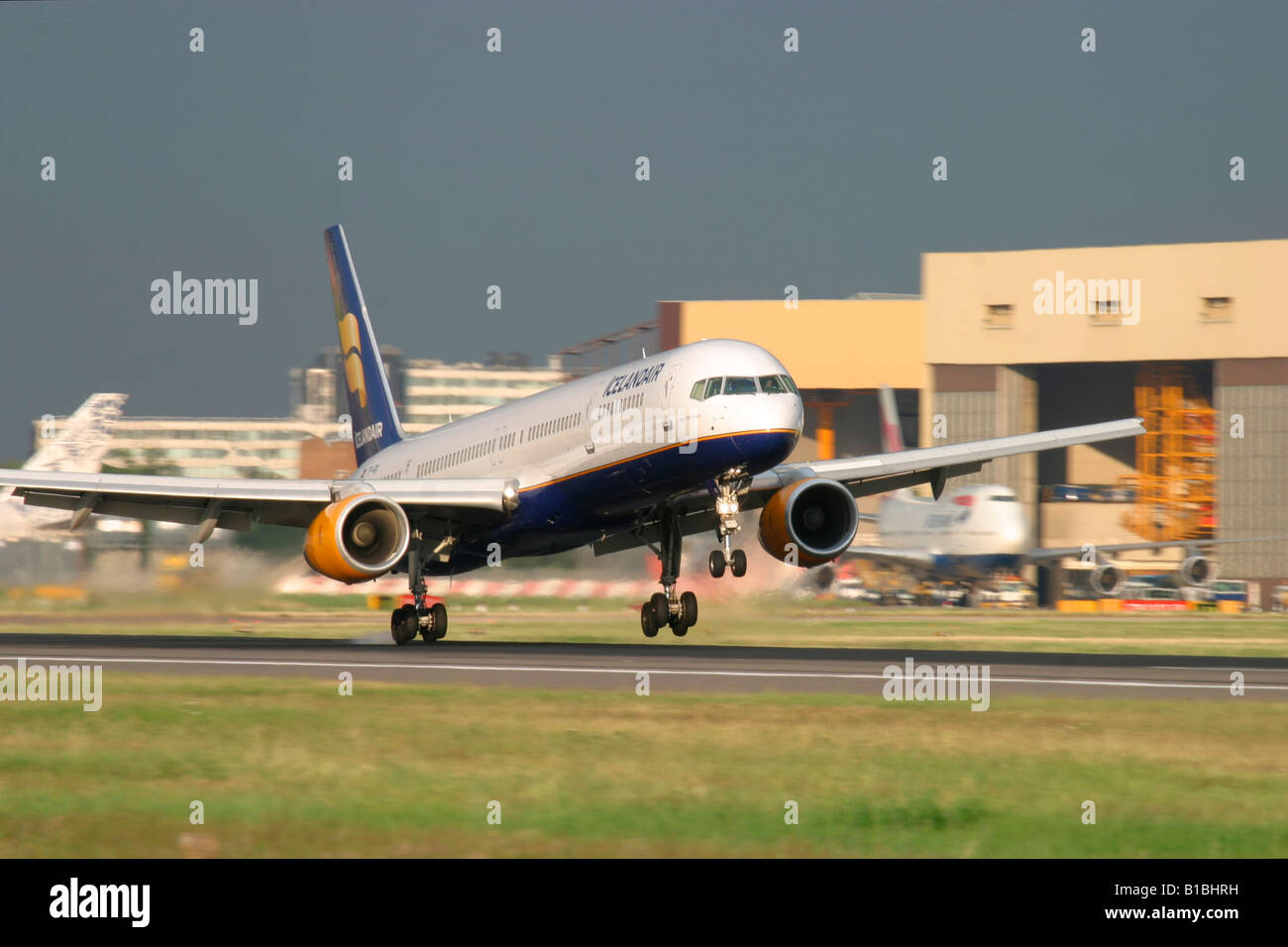 Icelandair Boeing 757-208 landing at London Heathrow Airport, England ...
