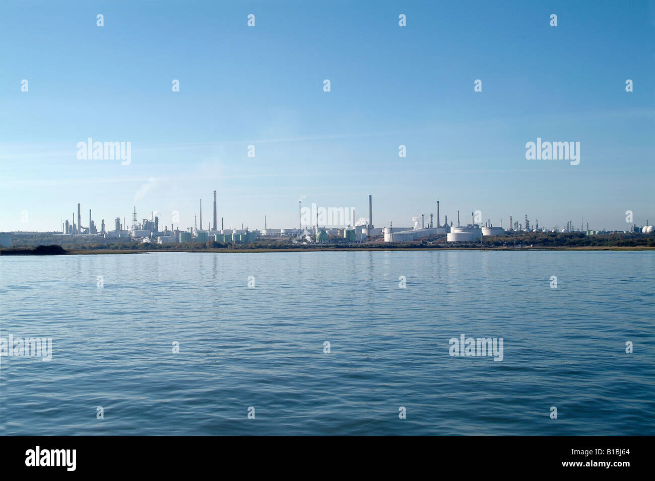 Fawley oil refinery on Southampton Water, Hampshire, England Stock ...