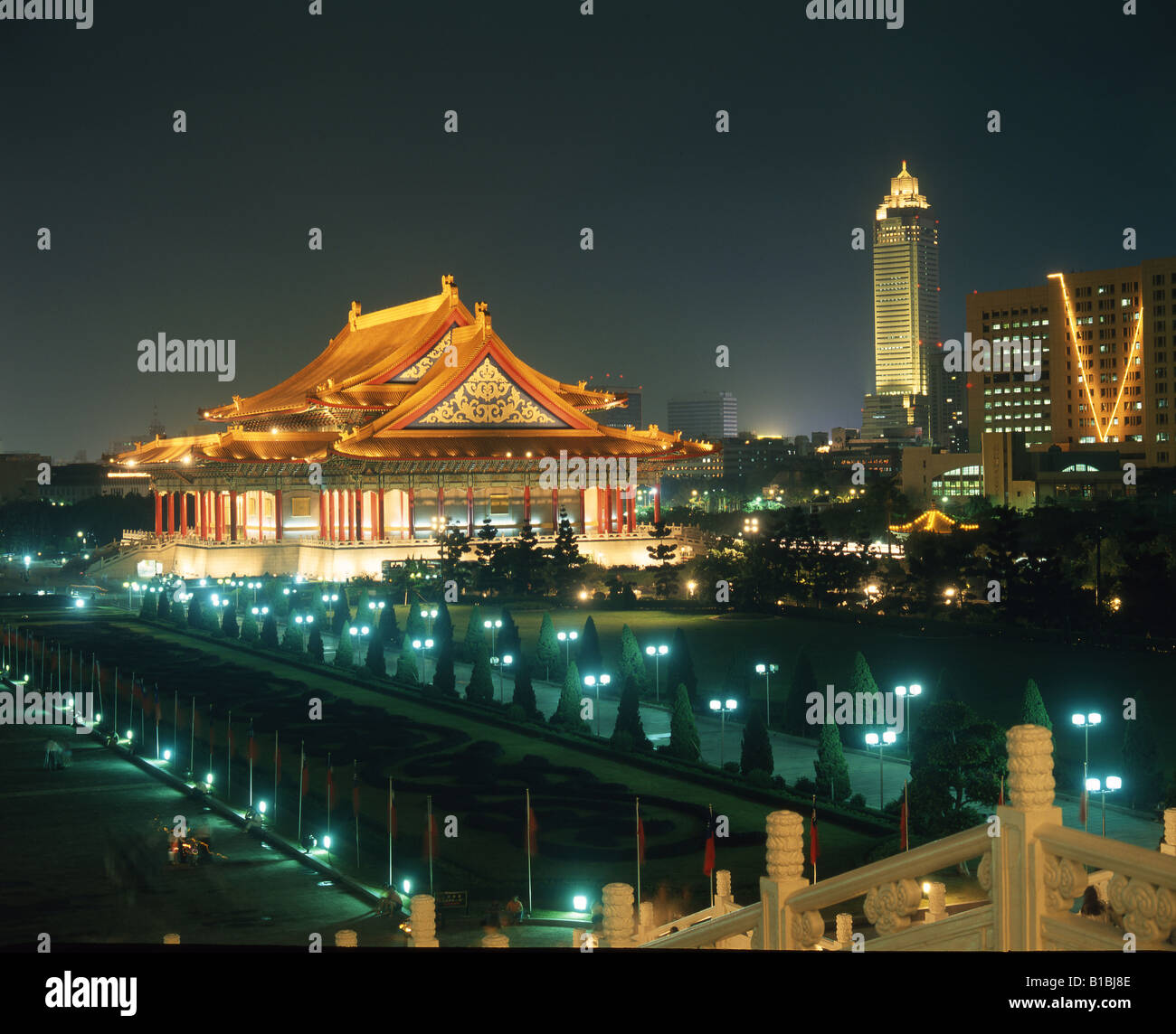 the night view of building Stock Photo - Alamy